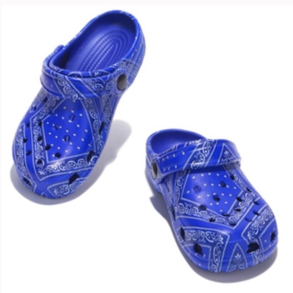 Shoe Affair | Shoes | Bandana Print Croc Style Lightweight Clogs In ...
